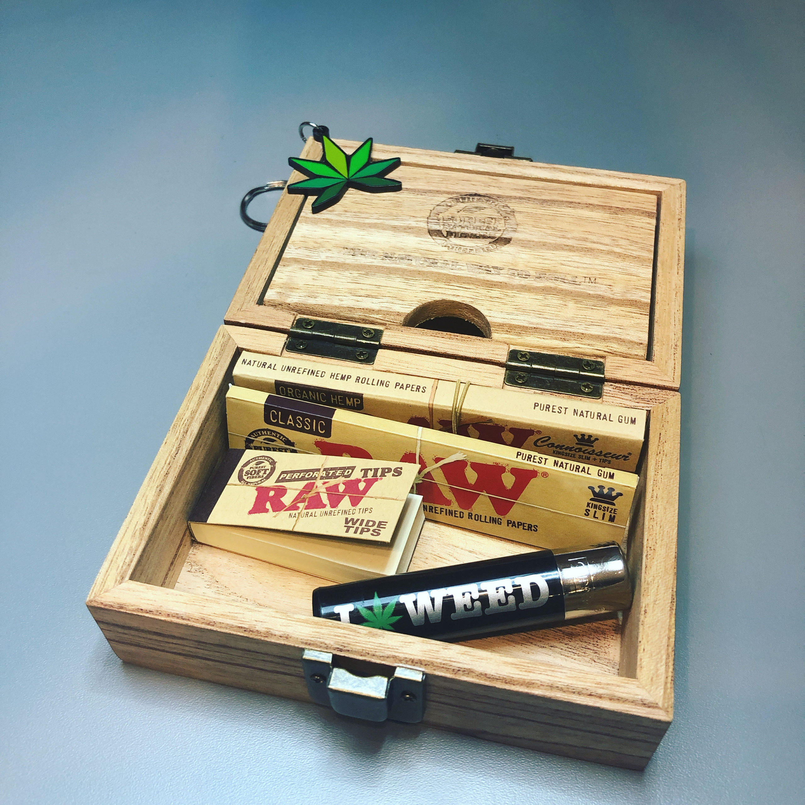 Wooden stash box RAW - Dimensions 13 x 9 x 6,5 cm